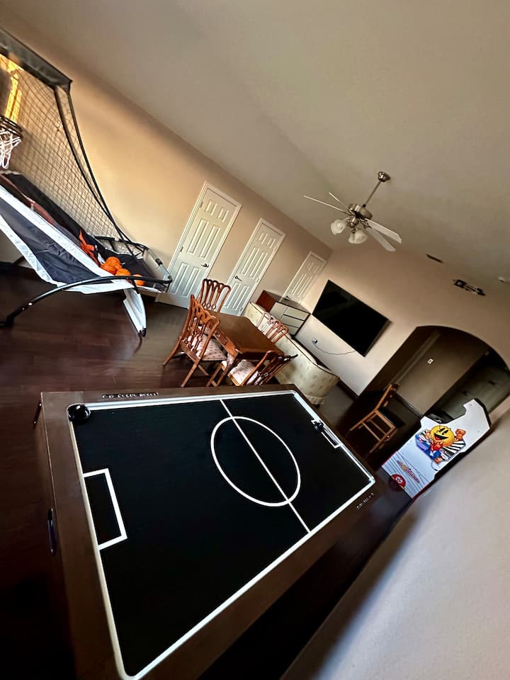 Blooming Oasis: Queen Bed With Shared Bath - Fort Worth, TX