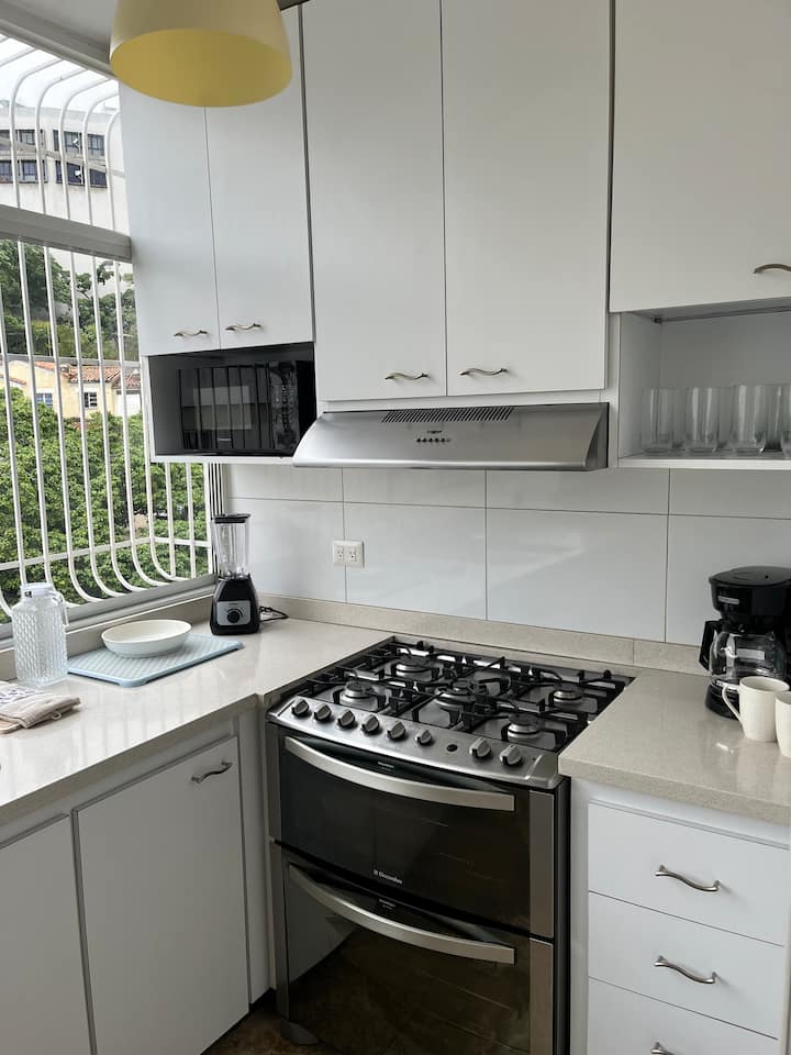 Acogedor Apto Céntrico Con Parking Y Wi-fi Rápido - Caracas