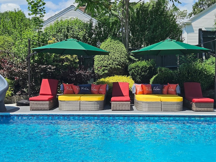 Huge Heated Pool Hot Tub 13 Beds 3 Baths - Cranston, RI