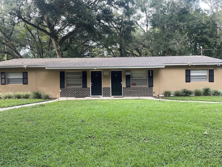 Cute 2/1 Apartment With Parking - Tallahassee, FL