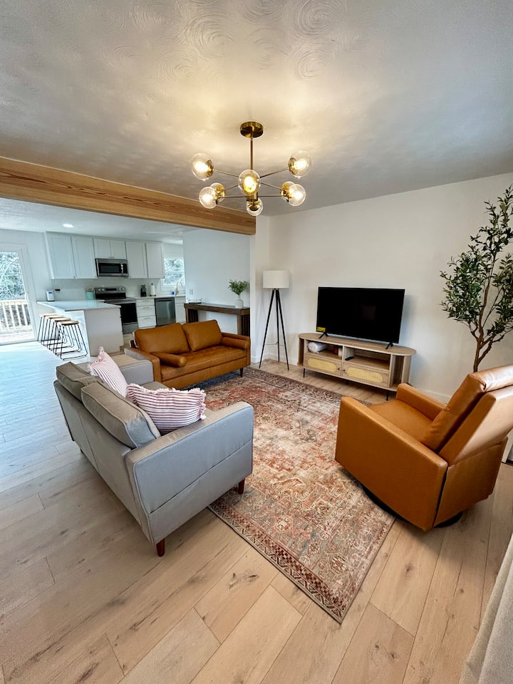 Beautiful 3-bedroom House Right Off Hwy 26! - Tryon, NC