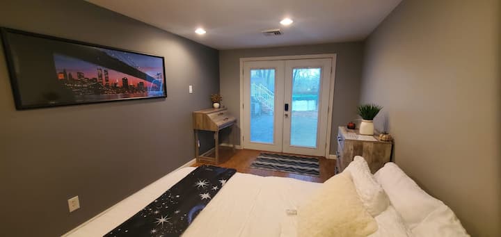 Private Suite Hosted By Viv And Jeff - New Brunswick, NJ