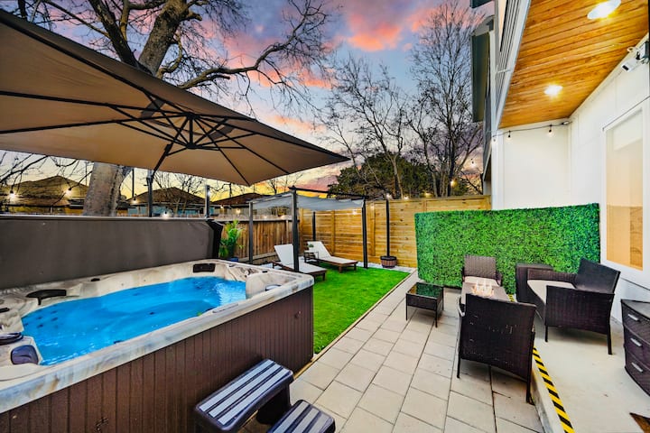 Relax In Style: Hottub Getaway,steps From Downtown - Houston, TX
