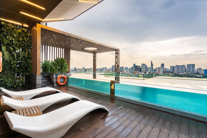 Glamorous Central 3br Cbd Home W Pool + Gym + View - Ho Chi Minh City