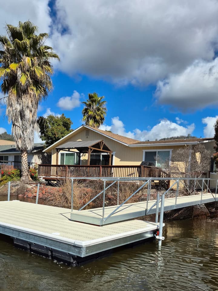 Family-friendly Lake House With Dock & Views - Clearlake, CA