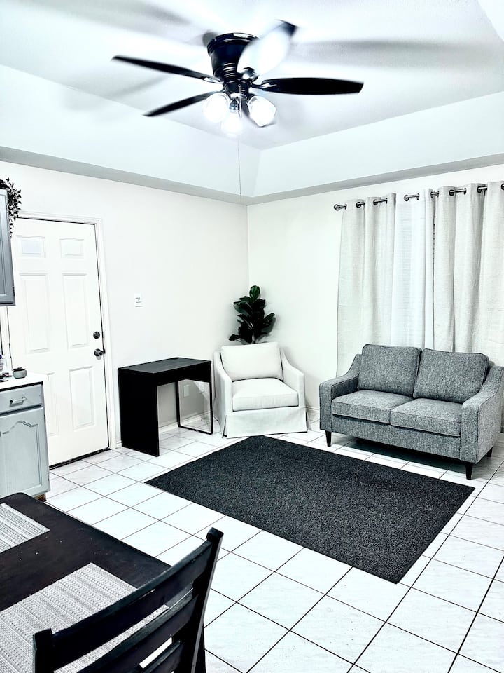 Work-ready 3br | Arcades | W/d | Near Airport - Laredo, TX