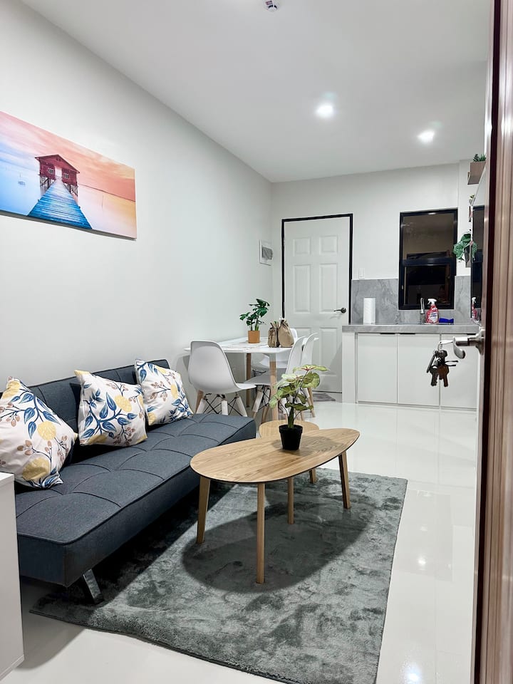 Modern Cozy Apartment 2 - Netflix & Free Parking - Angeles