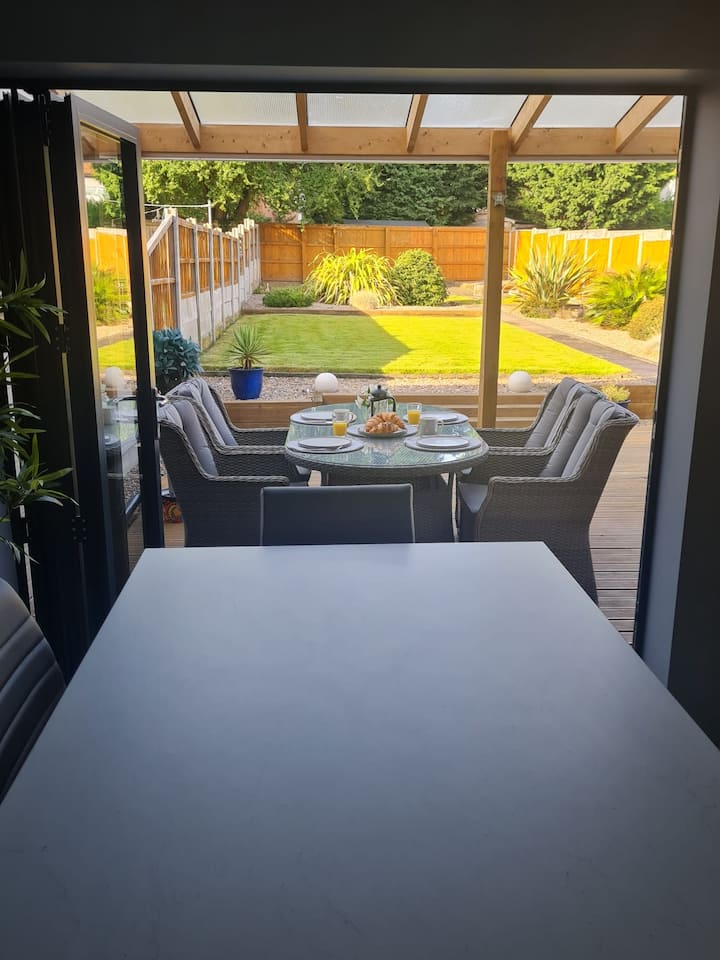 Stylish Open Plan House Large Garden Sleeps 4 - Nottingham