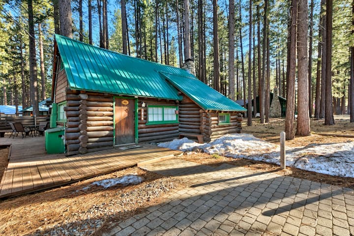 Quaint And Authentic Log Cabin Near The Lake! - South Lake Tahoe, CA