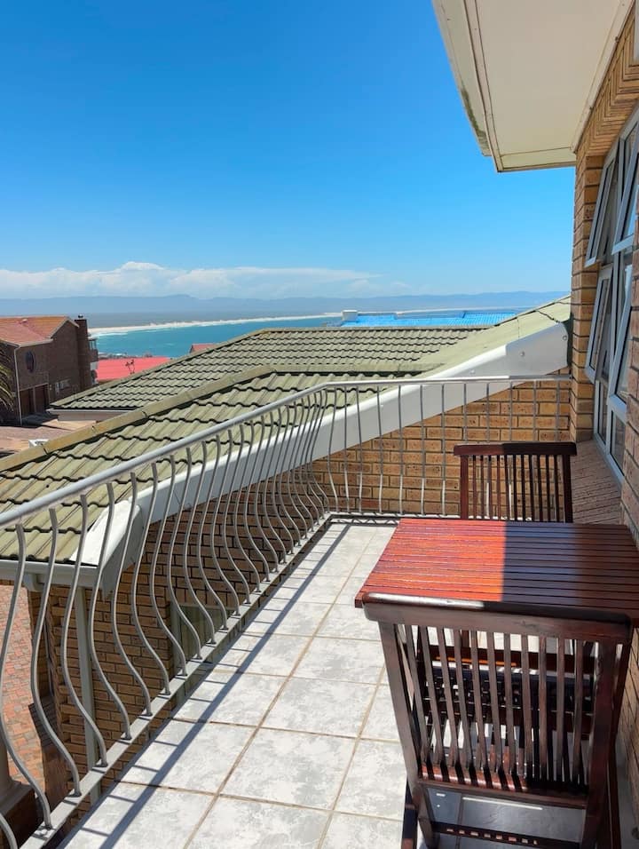 Cozy Cove.
Sunny And Comfortable Apartment. - Jeffreys Bay