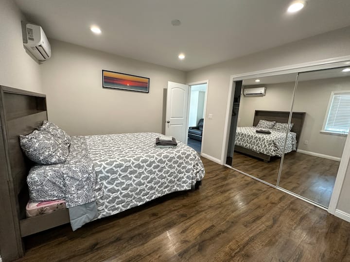 Private Entrance With Kitchen - Whittier, CA