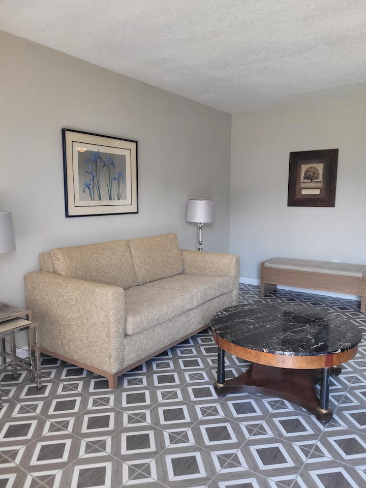 Cozy 2-bedroom Apartment - Pasadena, TX