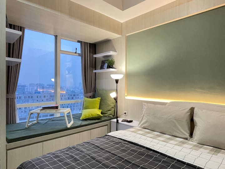 Spacious Studio Apartment With Netflix & Wi-fi - Jakarta