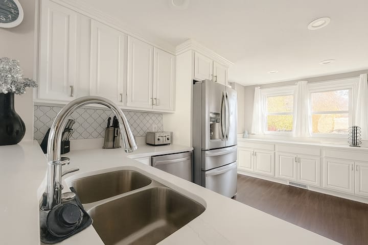 *New* 5br Cuyuna Lakes Luxury Steps To Downtown - Crosby, MN