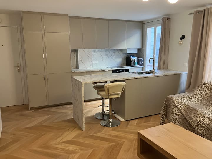 Agréable 2 Pièces 40m2 Refait à Neuf - Paris