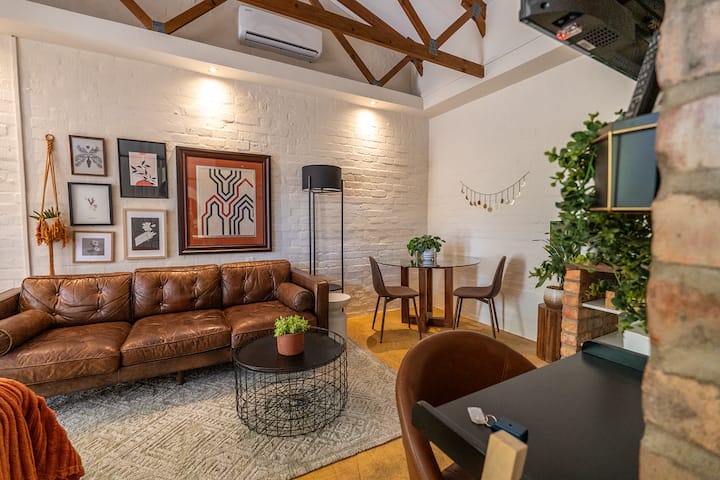 Cozy Private Flat, Aircon, Secure Parking - Stellenbosch
