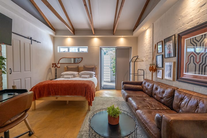 Cozy Private Flat, Aircon, Secure Parking - Stellenbosch