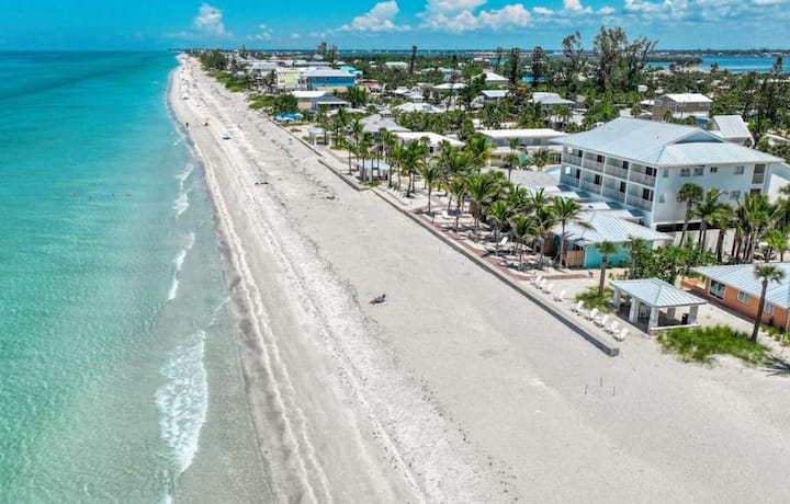 4 Min To Manasota Beach! 2 King Beds + Hot Tub - Englewood, FL