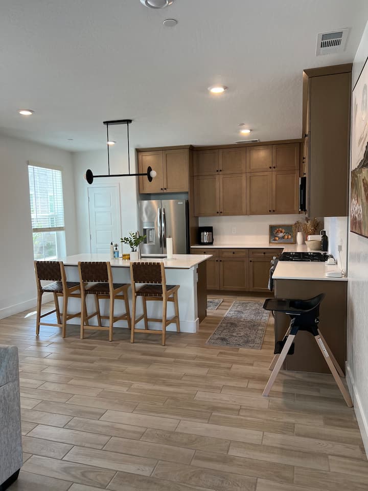 Cozy & Luxurious New Home In North Fresno - クローヴィス, CA