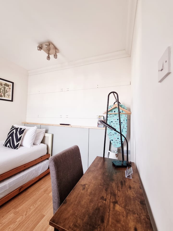 Compact-single Room | Selfcheck-in&parking - Bournemouth