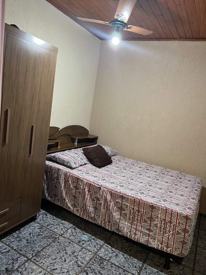 Quarto E Banheiro Privativo. - Olímpia