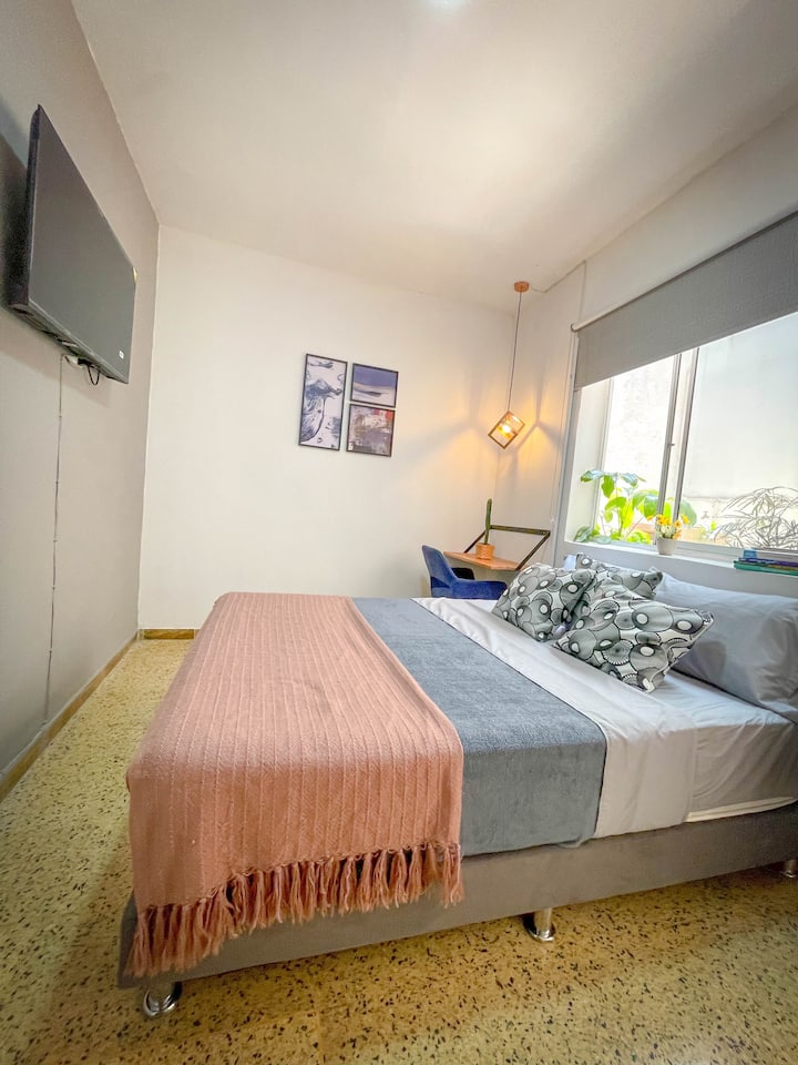 Moderno Y Céntrico Apartamento - Medellín