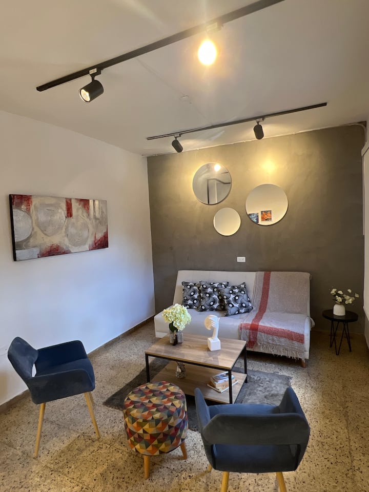 Moderno Y Céntrico Apartamento - Medellín