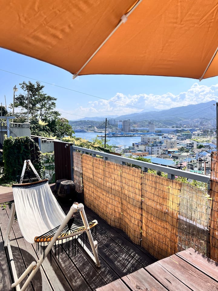 [콜라당] 조용한 독채에서 묵호를 한눈에 담아보세요. 논골담길 공원앞, 트인전경, 바다뷰 - South Korea