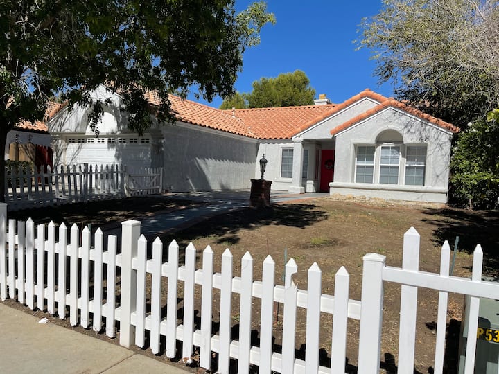 W Palmdale Full Solar 5 Br Remodeled Home - Palmdale