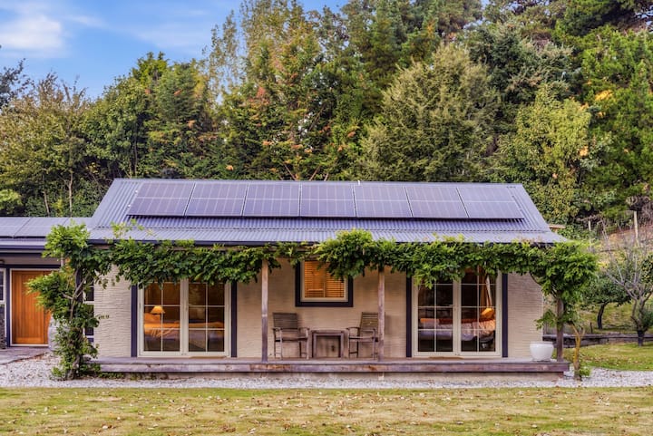 Arrow Junction Cottage With Two Ensuites - Arrowtown