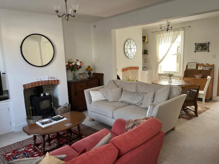 Charming Cottage With Garden - Newmarket