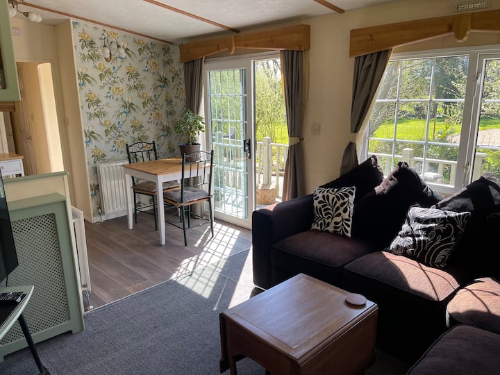 Peaceful, Rural, Mobile Home Retreat, Two Bedrooms - North Walsham