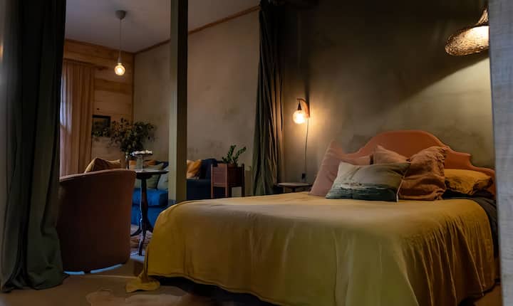 The Quarters 2, Strahan - Vintage Styling - Strahan