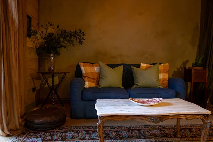 The Quarters 2, Strahan - Vintage Styling - Strahan