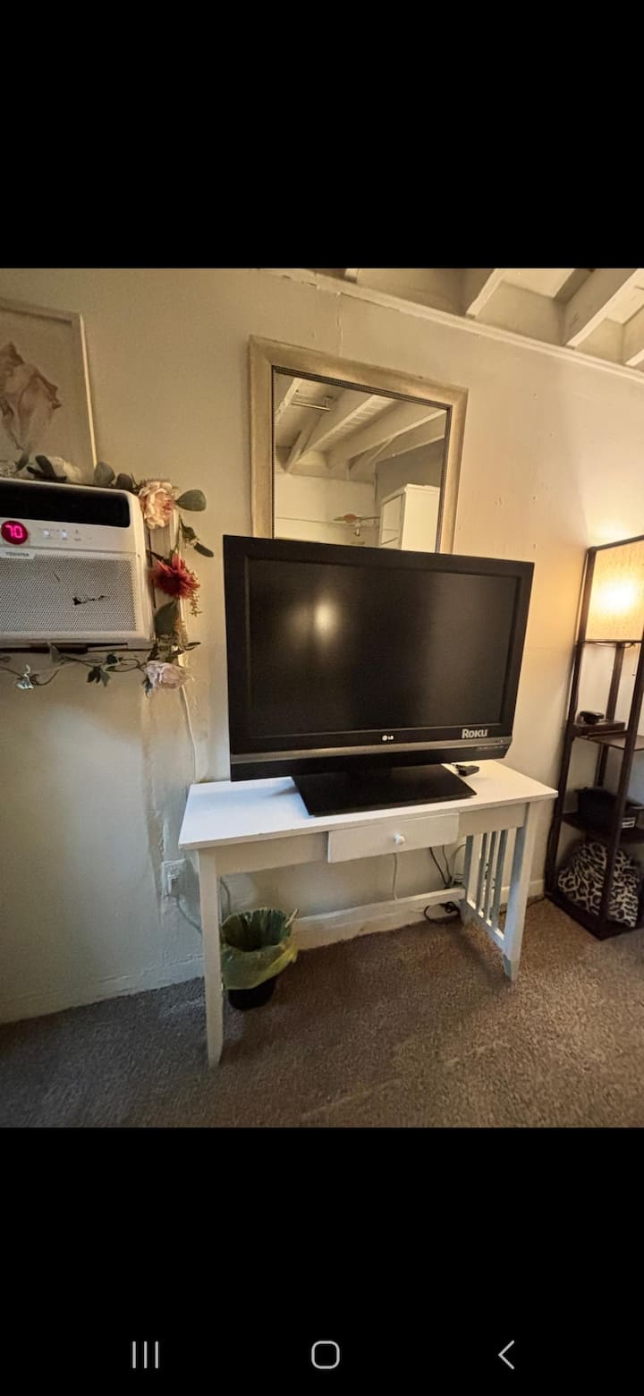 Private Studio With Hot Tub & Pool Close To Beach - Fort Lauderdale, FL
