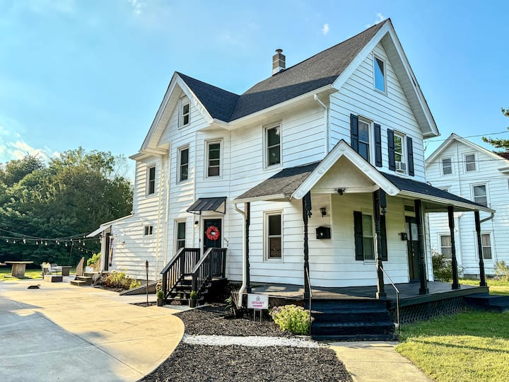 Entire Apt, Private Entrance/backyard & Hot Tub - New Jersey