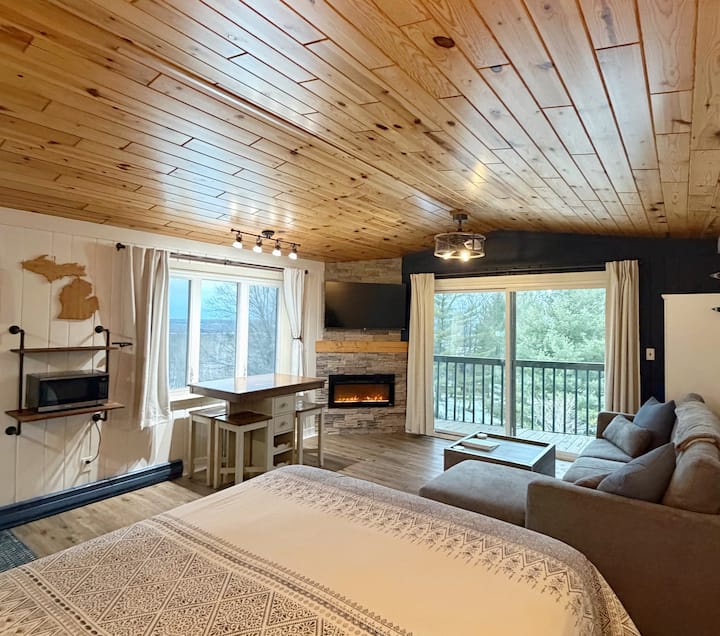 Cozy Shanty Creek Studio Condo - Summit Village - Alden, MI