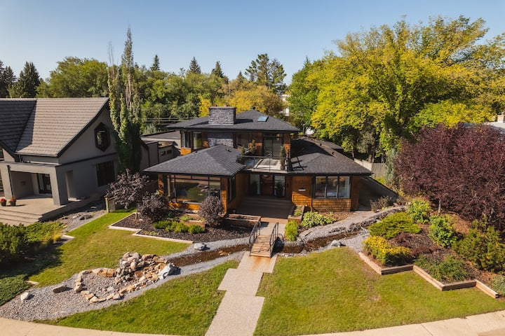 Beautiful Home With A City View! - Edmonton, Canada