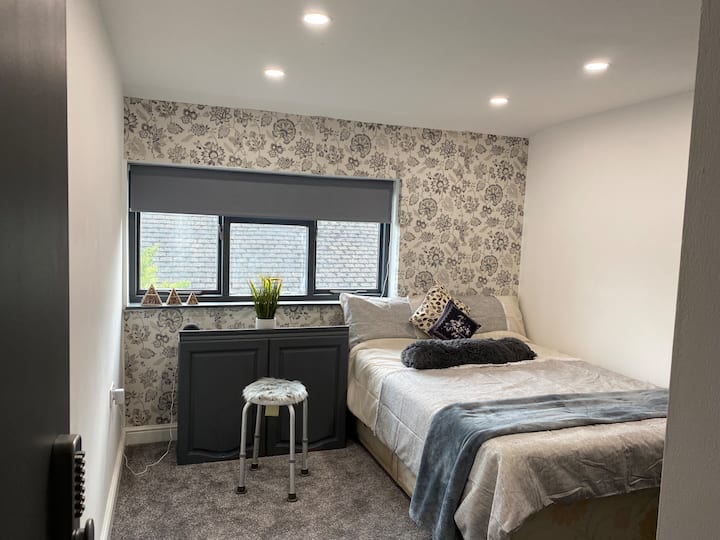 Comfortable London En-suite Stay-30 Mins To Centre - Romford