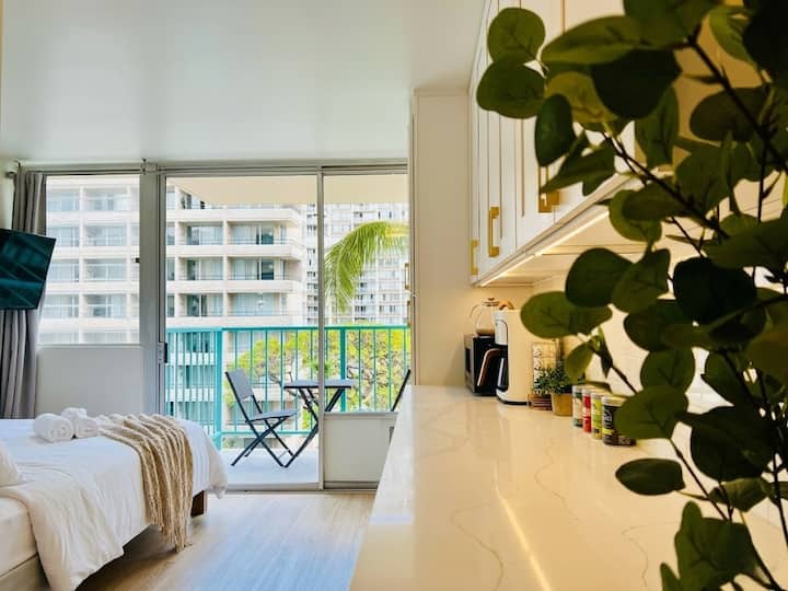 Cozy Studio At The Heart Of Waikiki - Honolulu, HI