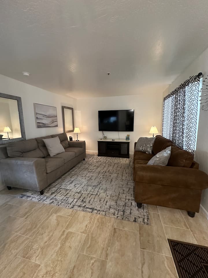 2 Bed Condo Wheel Chair Access! Just Remodeled! - Sun City West, AZ