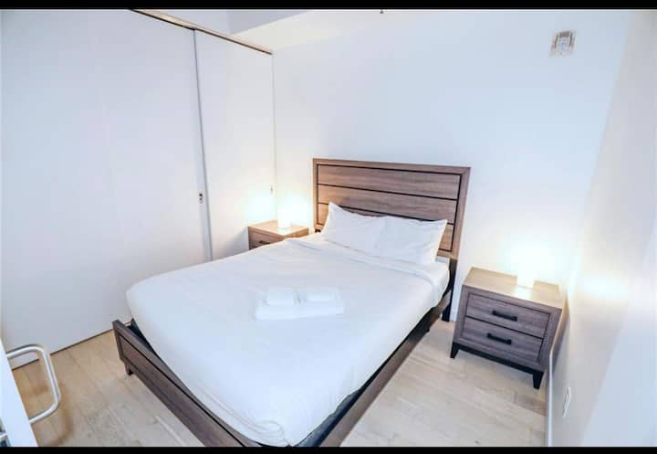 Urban Experience- 2 Bedroom Condo (311 Hargrave) - Winnipeg