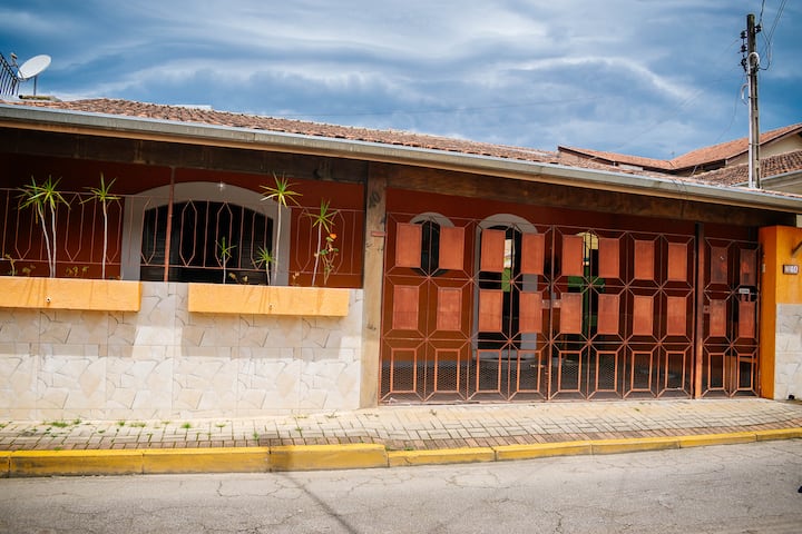 Hóspede - Se No Centro De Santo Antônio Do Pinhal. - Santo Antônio do Pinhal