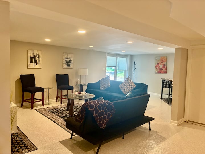Cozy & Relax Escape - West Chicago, IL