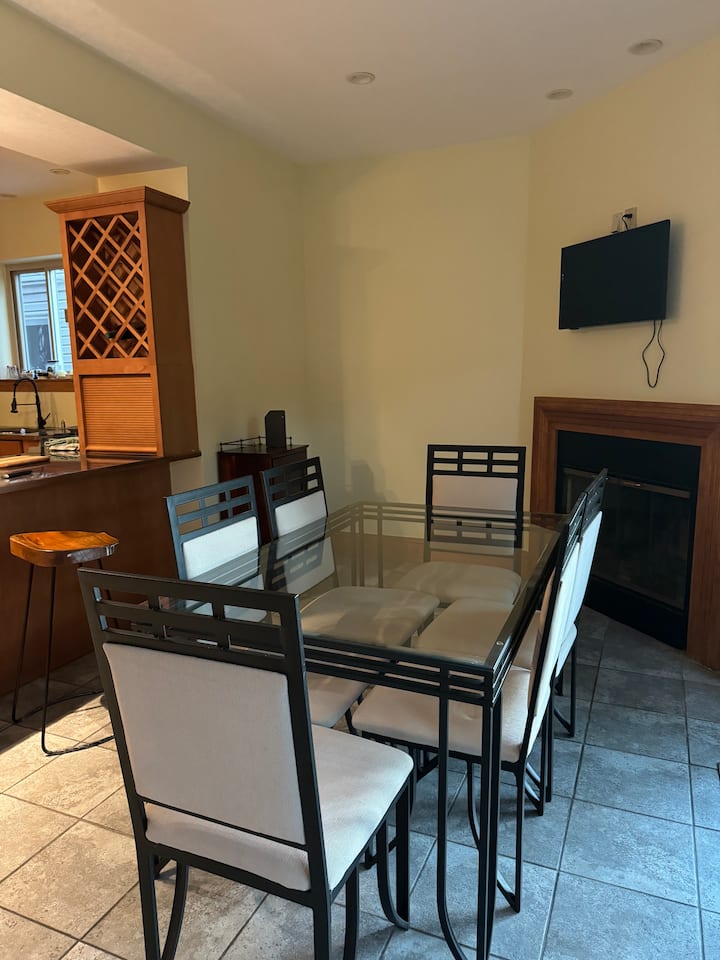 River House Room - Wilmington, DE