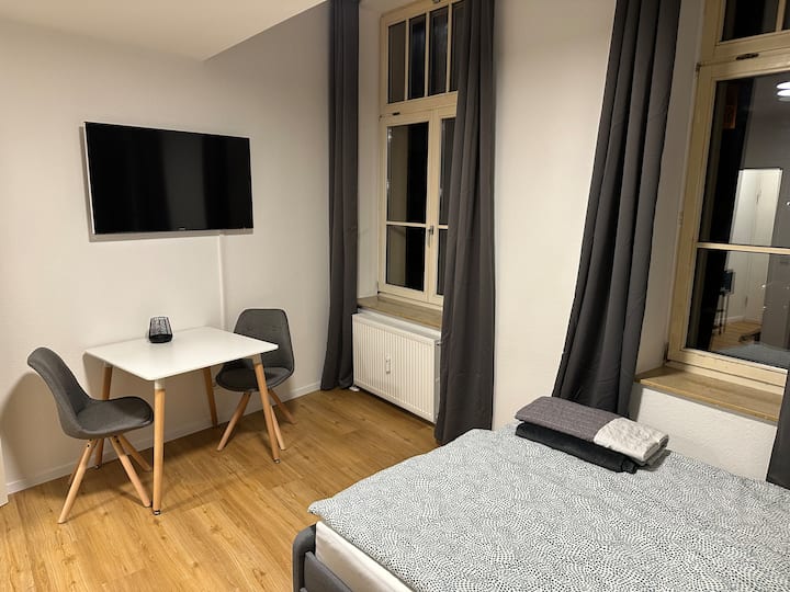 Modern Living: Stylish One-bedroom Flat - Hockenheim