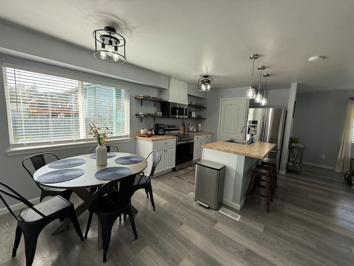 3br Home W/mountain Views Near Downtown Palmer - Alaska