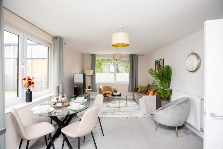 No. 5 Saxon Court – Modern Kent Retreat - Sittingbourne