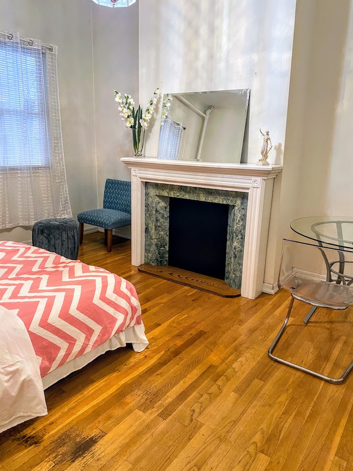 Large Private Bedroom 15 Min From Manhattan - New York City