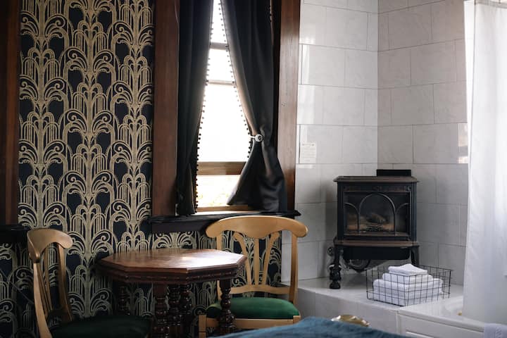 Raven Room In The Weller House Tower—ocean View - Fort Bragg, CA